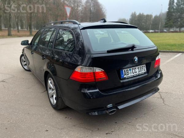 Black BMW 520 2010 in Riga, with an engine capacity of 2.00 L and mileage of 282 thousand km for 5300 €, photo 5 on AUTOMOTO.COM.LV