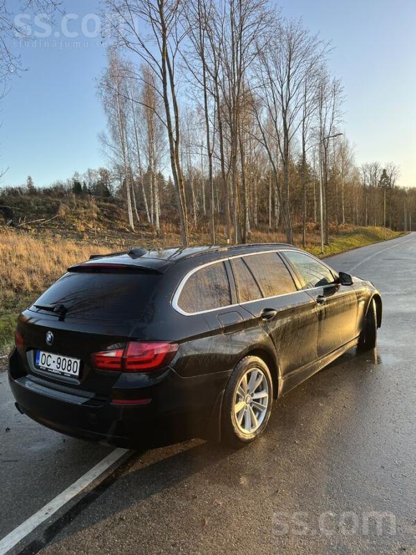 Black BMW 520 2010 in Valmiera, with an engine capacity of 2.00 L and mileage of 361 thousand km for 6500 €, photo 2 on AUTOMOTO.COM.LV