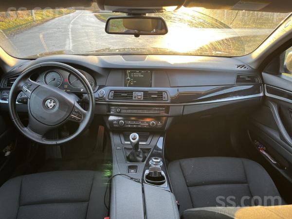Black BMW 520 2010 in Valmiera, with an engine capacity of 2.00 L and mileage of 361 thousand km for 6500 €, photo 5 on AUTOMOTO.COM.LV