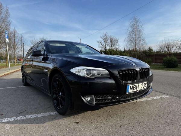 Melns BMW 520 2010 Panevēža, ar dzinēja tilpumu 2.00 L un nobraukumu 345 tūkst. km par 7400 €, foto 1 vietnē AUTOMOTO.COM.LV