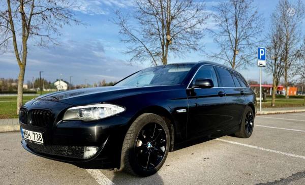 Melns BMW 520 2010 Panevēža, ar dzinēja tilpumu 2.00 L un nobraukumu 345 tūkst. km par 7400 €, foto 4 vietnē AUTOMOTO.COM.LV