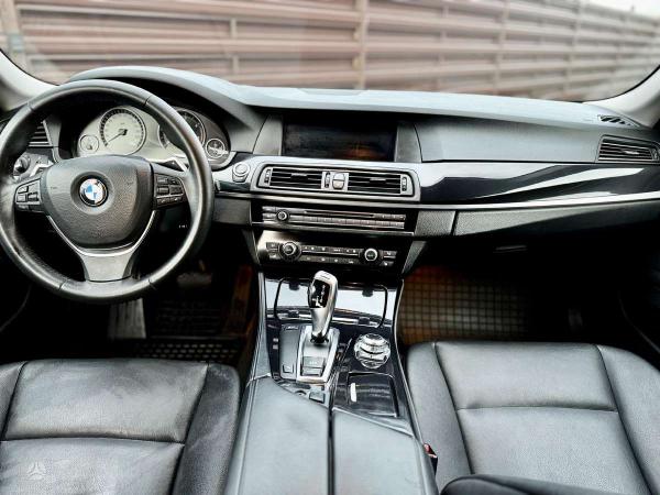 Melns BMW 520 2010 Panevēža, ar dzinēja tilpumu 2.00 L un nobraukumu 345 tūkst. km par 7400 €, foto 7 vietnē AUTOMOTO.COM.LV