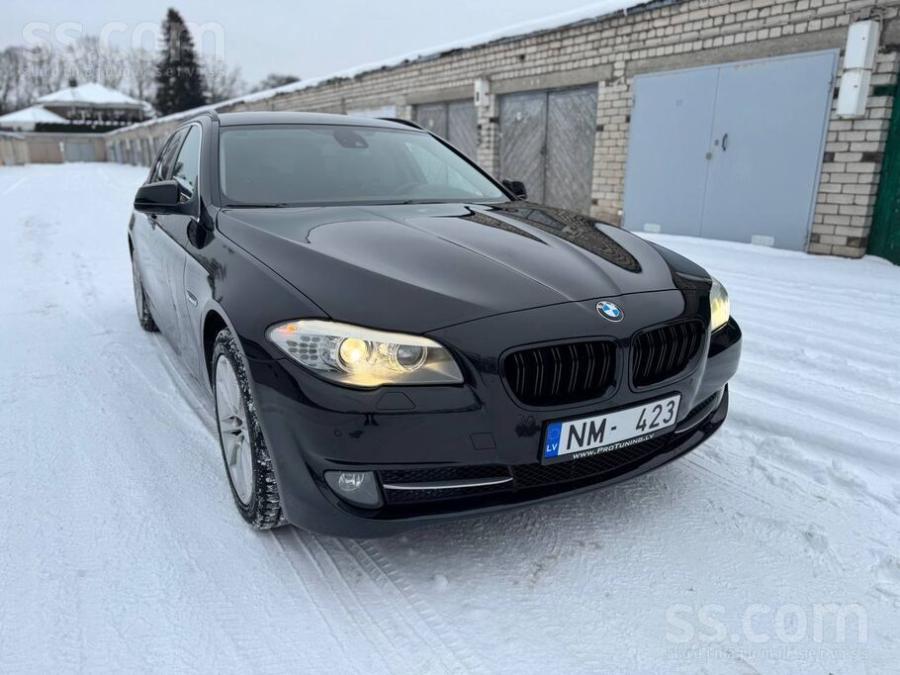 Black BMW 520 2010 in Riga, with an engine capacity of 2.00 L and mileage of 333 thousand km for 9500 €, photo 1 on AUTOMOTO.COM.LV