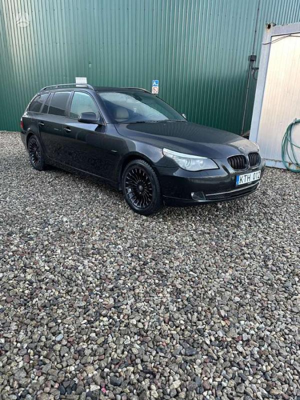 Black BMW 520 2010 in Kedainiai, with an engine capacity of 2.00 L and mileage of 372 thousand km for 4750 €, photo 1 on AUTOMOTO.COM.LV