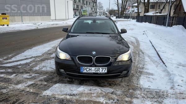 Black BMW 520 2010 in Riga, with an engine capacity of 2.00 L and mileage of 315 thousand km for 4200 €, photo 2 on AUTOMOTO.COM.LV