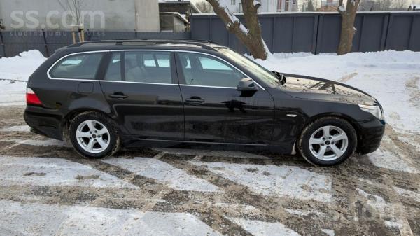 Black BMW 520 2010 in Riga, with an engine capacity of 2.00 L and mileage of 315 thousand km for 4200 €, photo 4 on AUTOMOTO.COM.LV