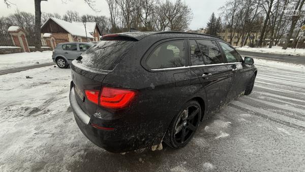 Black BMW 520 2010 in Vilnius, with an engine capacity of 2.00 L and mileage of 270 thousand km for 5000 €, photo 4 on AUTOMOTO.COM.LV