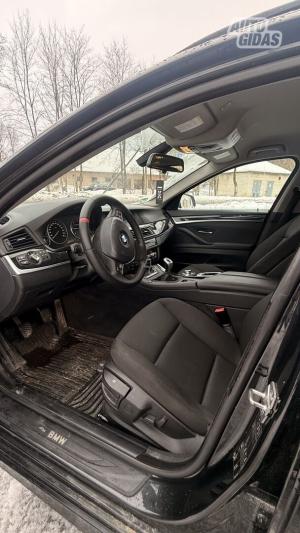 Melns BMW 520 2010 Viļņa, ar dzinēja tilpumu 2.00 L un nobraukumu 270 tūkst. km par 5200 €, foto 5 vietnē AUTOMOTO.COM.LV