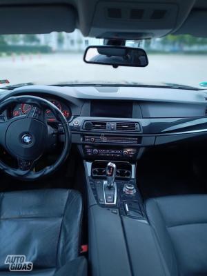 Black BMW 520 2010 in Silale, with an engine capacity of 2.00 L and mileage of 332 thousand km for 9300 €, photo 11 on AUTOMOTO.COM.LV