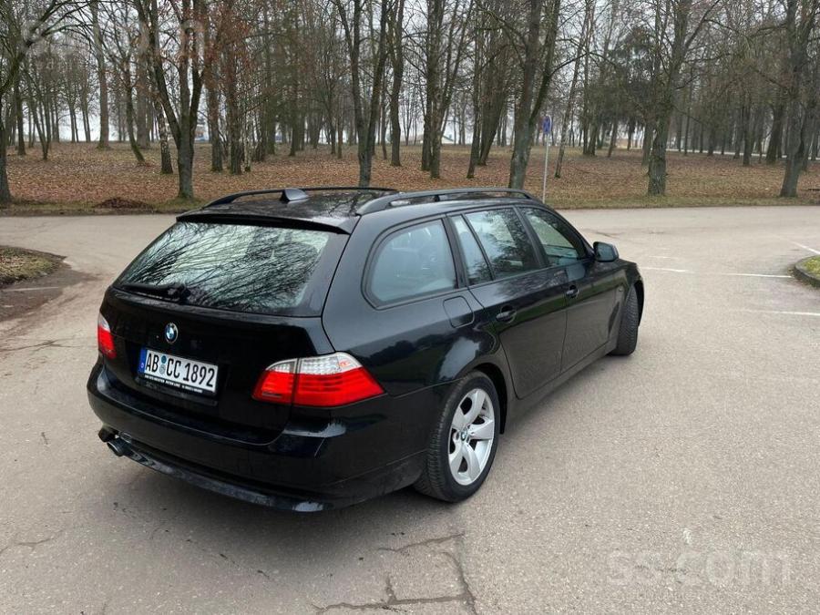 Black BMW 520 2010 in Riga, with an engine capacity of 2.00 L and mileage of 282 thousand km for 4500 €, photo 3 on AUTOMOTO.COM.LV