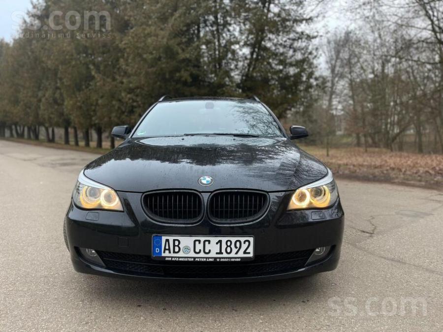 Black BMW 520 2010 in Riga, with an engine capacity of 2.00 L and mileage of 282 thousand km for 4500 €, photo 4 on AUTOMOTO.COM.LV