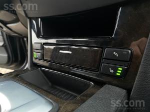 Black BMW 520 2010 in Riga, with an engine capacity of 2.00 L and mileage of 282 thousand km for 4500 €, photo 17 on AUTOMOTO.COM.LV