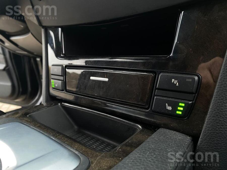 Black BMW 520 2010 in Riga, with an engine capacity of 2.00 L and mileage of 282 thousand km for 4500 €, photo 17 on AUTOMOTO.COM.LV