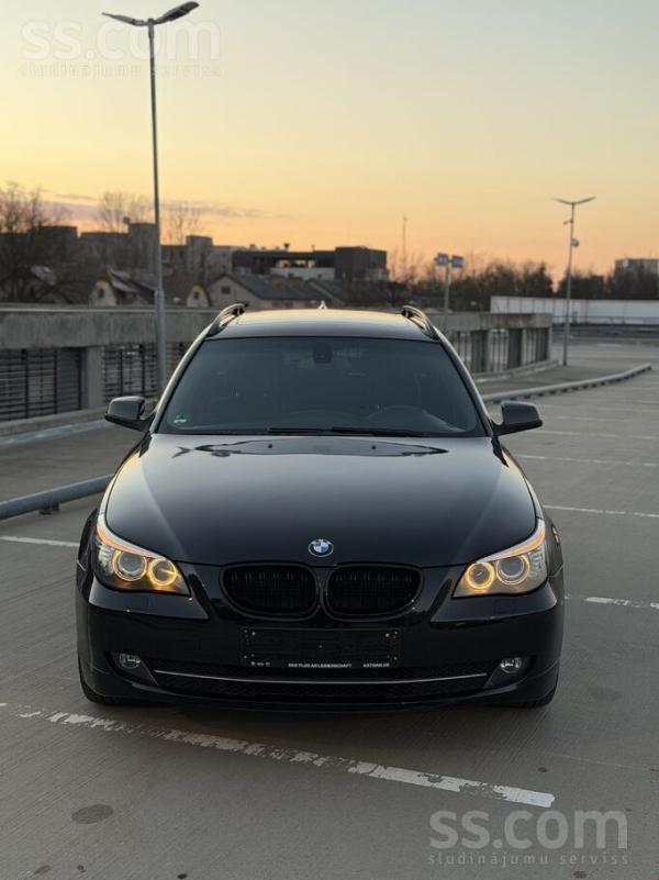 Black BMW 520 2010 in Riga, with an engine capacity of 2.00 L and mileage of 248 thousand km for 5000 €, photo 1 on AUTOMOTO.COM.LV