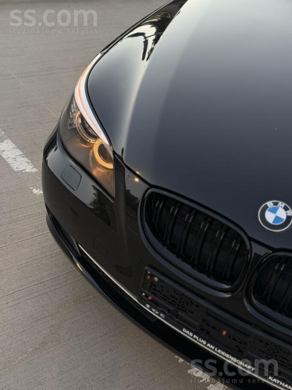 Black BMW 520 2010 in Riga, with an engine capacity of 2.00 L and mileage of 248 thousand km for 5000 €, photo 3 on AUTOMOTO.COM.LV