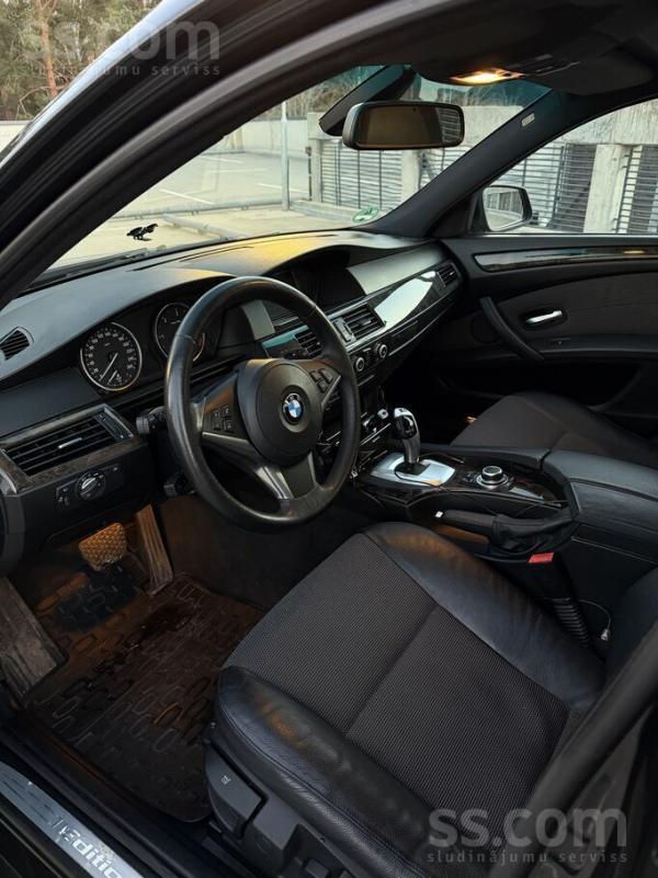 Black BMW 520 2010 in Riga, with an engine capacity of 2.00 L and mileage of 248 thousand km for 5000 €, photo 6 on AUTOMOTO.COM.LV