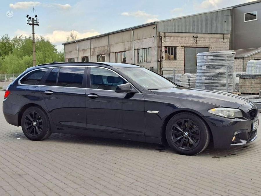 Black BMW 520 2010 in Silute, with an engine capacity of 2.00 L and mileage of 358 thousand km for 7000 €, photo 3 on AUTOMOTO.COM.LV