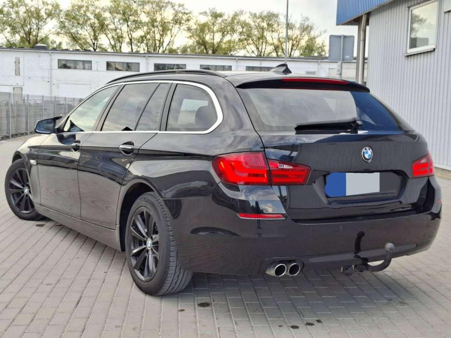 Black BMW 520 2010 in Silute, with an engine capacity of 2.00 L and mileage of 358 thousand km for 7000 €, photo 7 on AUTOMOTO.COM.LV