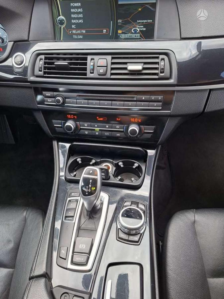 Black BMW 520 2010 in Silute, with an engine capacity of 2.00 L and mileage of 358 thousand km for 7000 €, photo 16 on AUTOMOTO.COM.LV