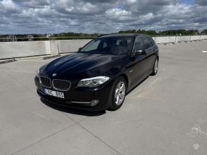 Melns BMW 520 2010 Viļņa, ar dzinēja tilpumu 2.00 L un nobraukumu 300 tūkst. km par 6700 €, foto  vietnē AUTOMOTO.COM.LV