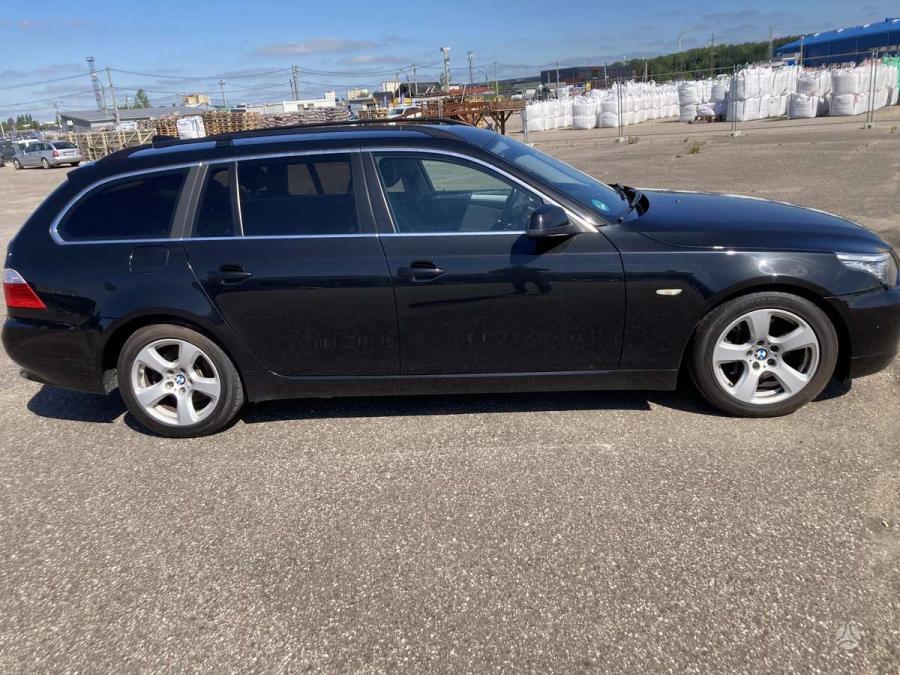 Melns BMW 520 2010 Kauņa, ar dzinēja tilpumu 2.00 L un nobraukumu 275 tūkst. km par 4700 €, foto 3 vietnē AUTOMOTO.COM.LV