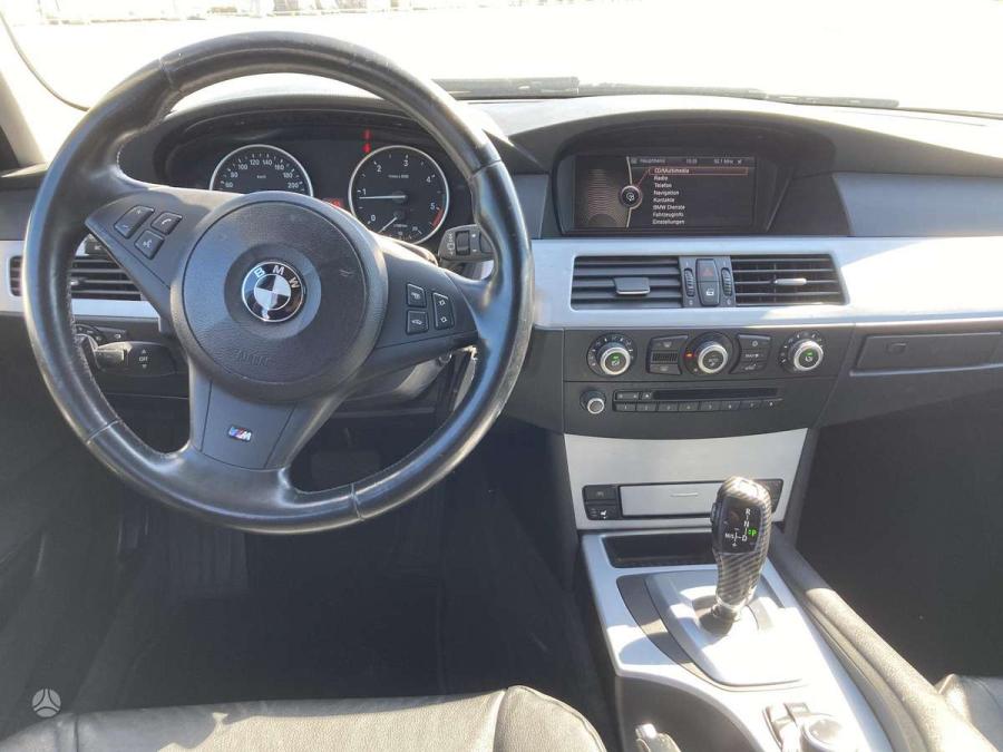 Melns BMW 520 2010 Kauņa, ar dzinēja tilpumu 2.00 L un nobraukumu 275 tūkst. km par 4700 €, foto 10 vietnē AUTOMOTO.COM.LV