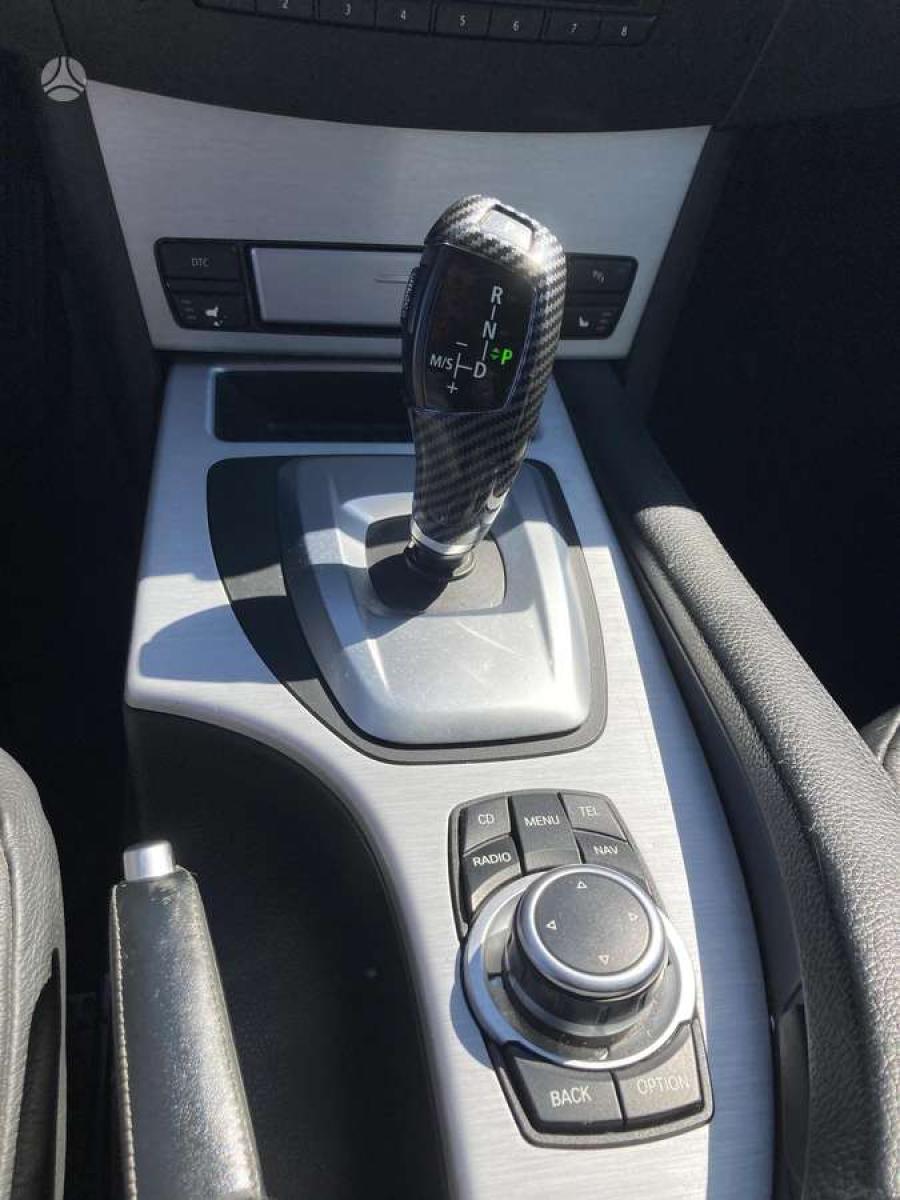 Melns BMW 520 2010 Kauņa, ar dzinēja tilpumu 2.00 L un nobraukumu 275 tūkst. km par 4700 €, foto 12 vietnē AUTOMOTO.COM.LV