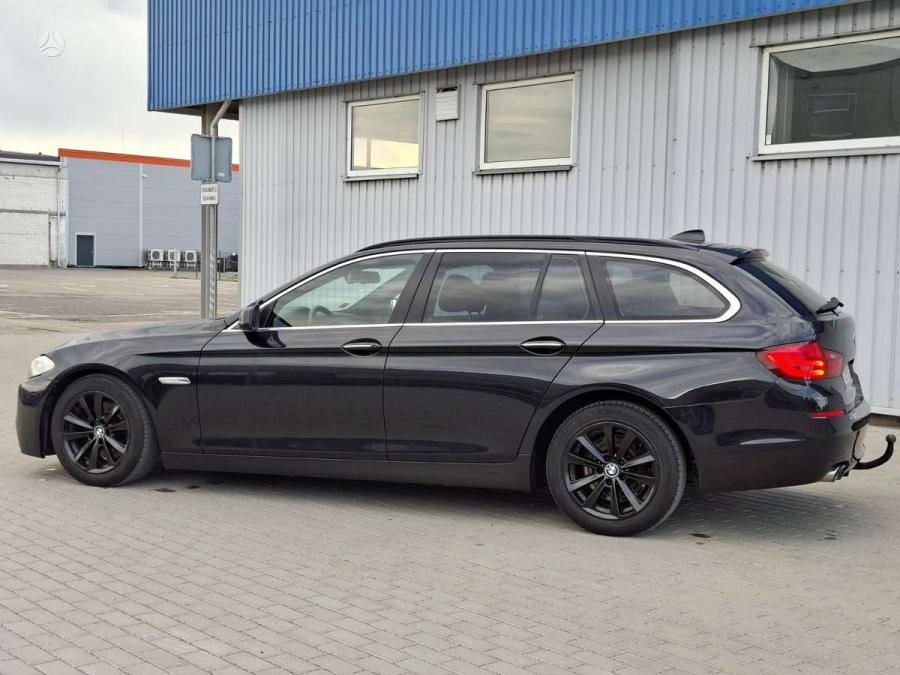 Black BMW 520 2010 in Silute, with an engine capacity of 2.00 L and mileage of 358 thousand km for 7000 €, photo 3 on AUTOMOTO.COM.LV