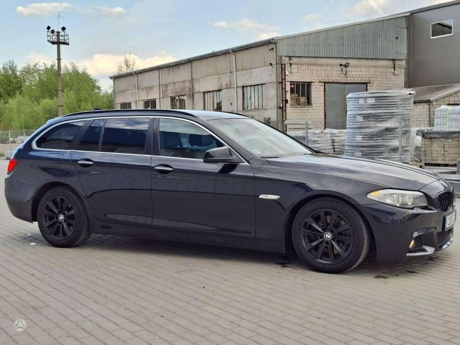 Black BMW 520 2010 in Silute, with an engine capacity of 2.00 L and mileage of 358 thousand km for 7000 €, photo 4 on AUTOMOTO.COM.LV
