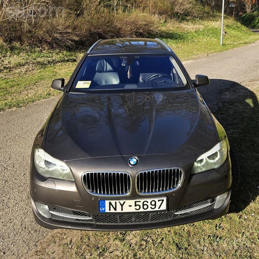 Black BMW 520 2010 in Riga, with an engine capacity of 2.00 L and mileage of 368 thousand km for 8200 €, photo 4 on AUTOMOTO.COM.LV