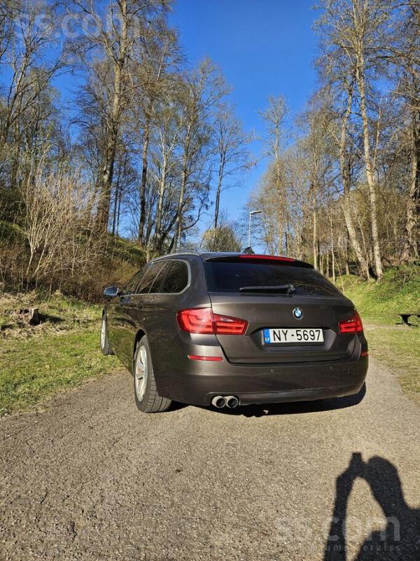 Black BMW 520 2010 in Riga, with an engine capacity of 2.00 L and mileage of 368 thousand km for 8200 €, photo 4 on AUTOMOTO.COM.LV