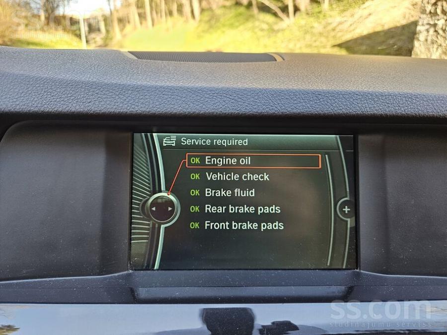 Black BMW 520 2010 in Riga, with an engine capacity of 2.00 L and mileage of 368 thousand km for 8200 €, photo 8 on AUTOMOTO.COM.LV