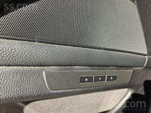 Black BMW 520 2010 in Riga, with an engine capacity of 2.00 L and mileage of 368 thousand km for 8200 €, photo 11 on AUTOMOTO.COM.LV