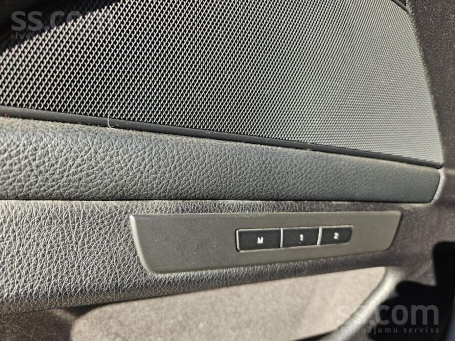 Black BMW 520 2010 in Riga, with an engine capacity of 2.00 L and mileage of 368 thousand km for 8200 €, photo 11 on AUTOMOTO.COM.LV