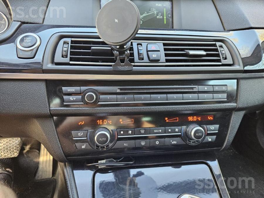 Black BMW 520 2010 in Riga, with an engine capacity of 2.00 L and mileage of 368 thousand km for 8200 €, photo 12 on AUTOMOTO.COM.LV