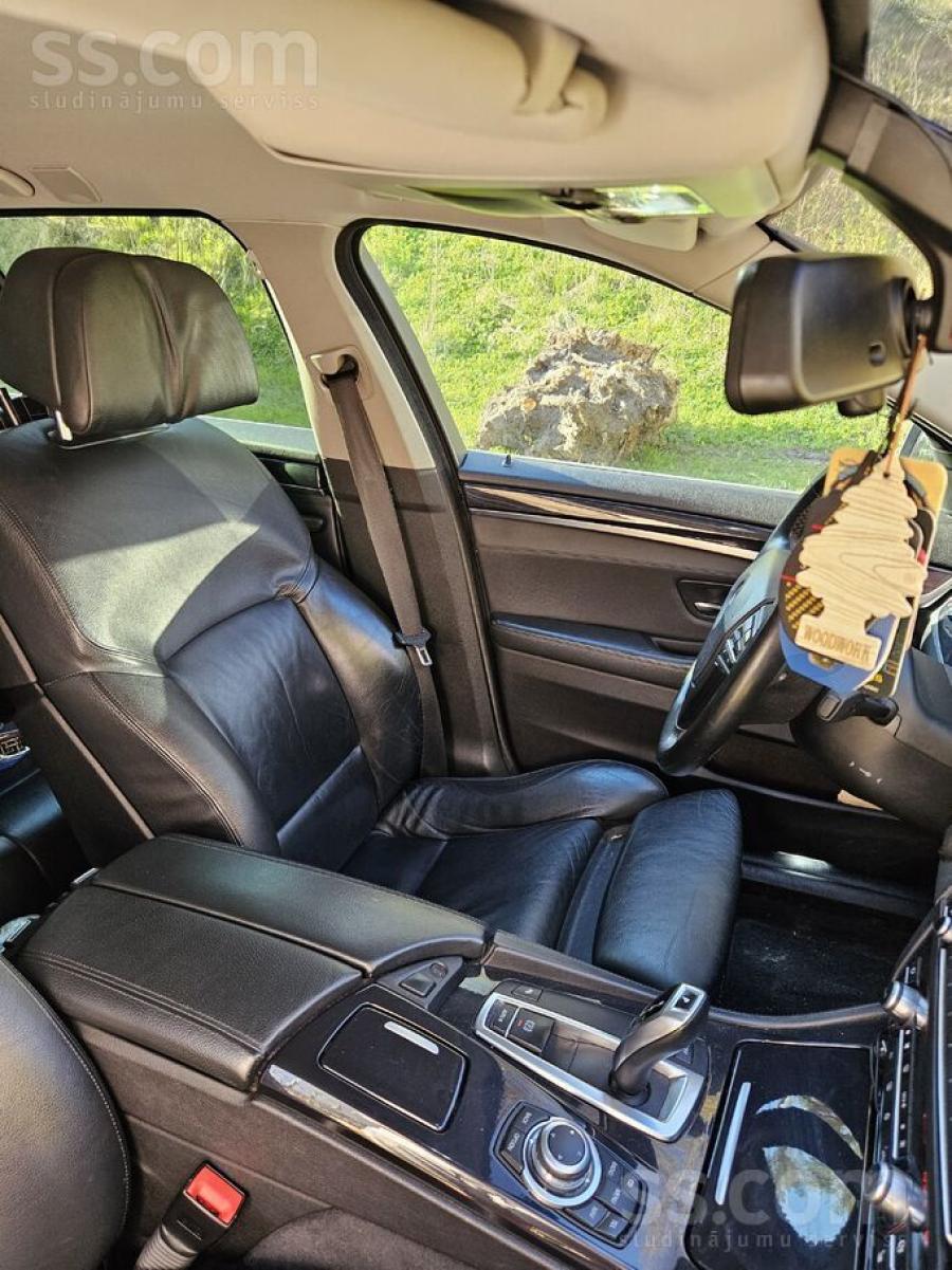 Black BMW 520 2010 in Riga, with an engine capacity of 2.00 L and mileage of 368 thousand km for 8200 €, photo 16 on AUTOMOTO.COM.LV