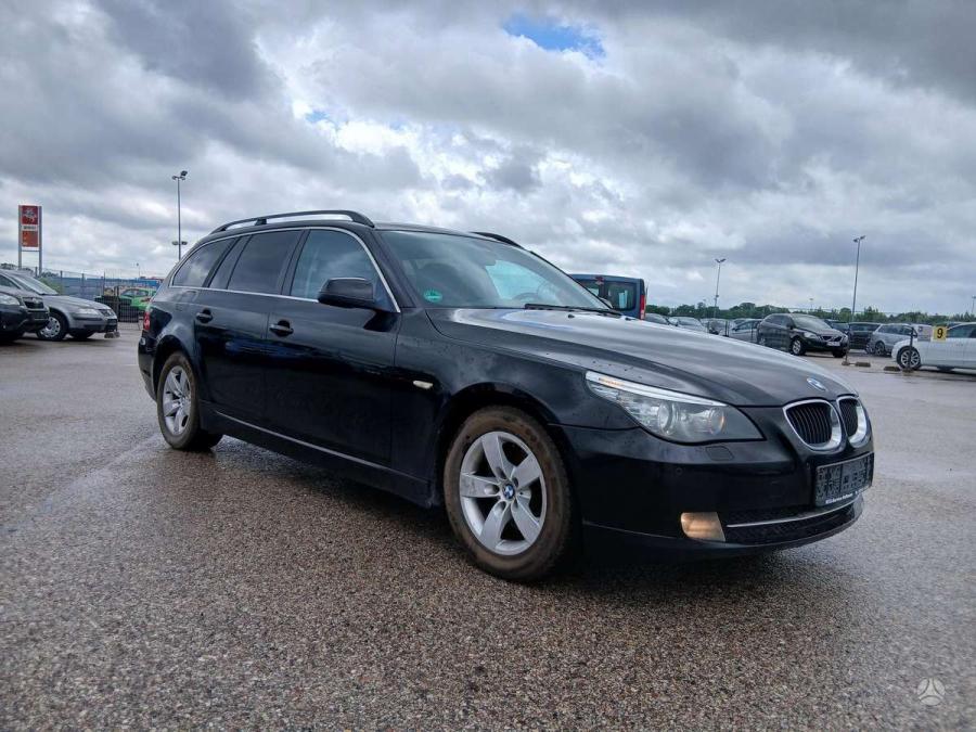 Black BMW 520 2010 in Marijampole, with an engine capacity of 2.00 L and mileage of 273 thousand km for 3450 €, photo 6 on AUTOMOTO.COM.LV