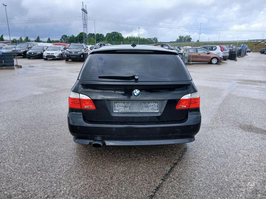 Black BMW 520 2010 in Marijampole, with an engine capacity of 2.00 L and mileage of 273 thousand km for 3450 €, photo 11 on AUTOMOTO.COM.LV