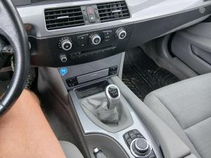 Black BMW 520 2010 in Marijampole, with an engine capacity of 2.00 L and mileage of 273 thousand km for 3450 €, photo 17 on AUTOMOTO.COM.LV
