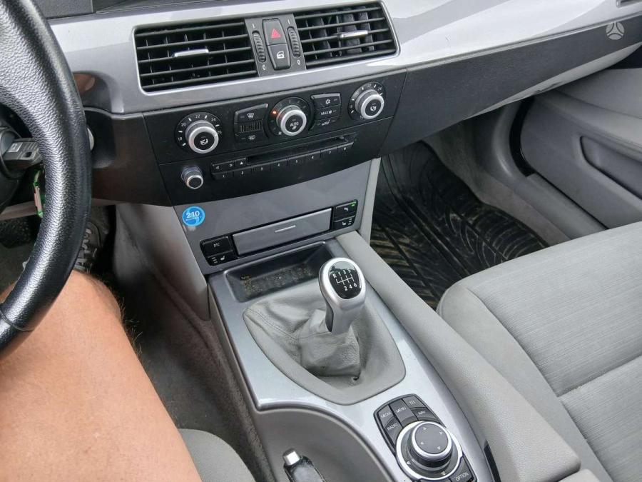 Black BMW 520 2010 in Marijampole, with an engine capacity of 2.00 L and mileage of 273 thousand km for 3450 €, photo 17 on AUTOMOTO.COM.LV