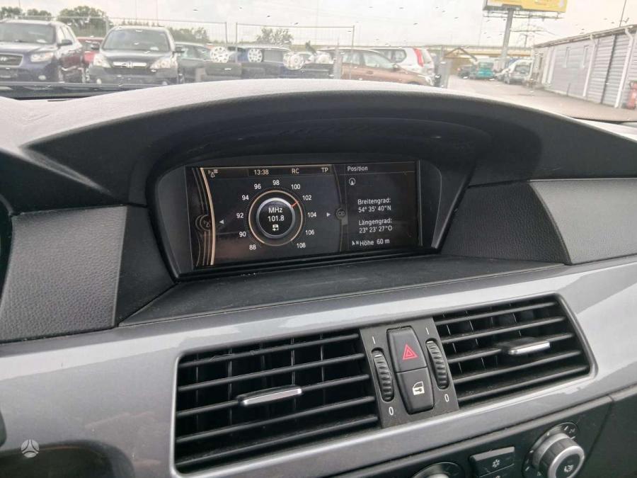 Black BMW 520 2010 in Marijampole, with an engine capacity of 2.00 L and mileage of 273 thousand km for 3450 €, photo 23 on AUTOMOTO.COM.LV