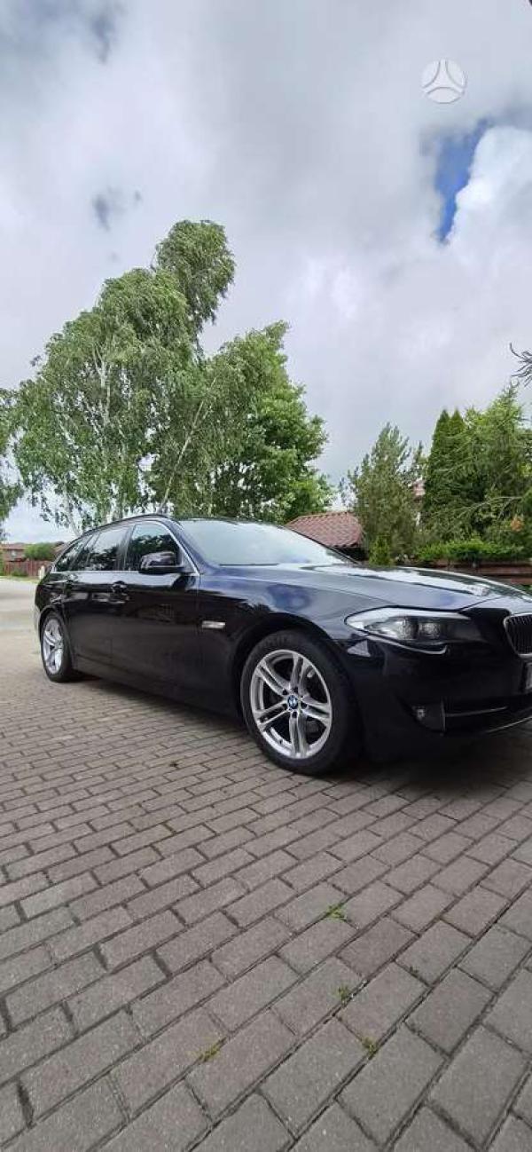 Black BMW 520 2010 in Klaipeda, with an engine capacity of 2.00 L and mileage of 331 thousand km for 7000 €, photo 1 on AUTOMOTO.COM.LV