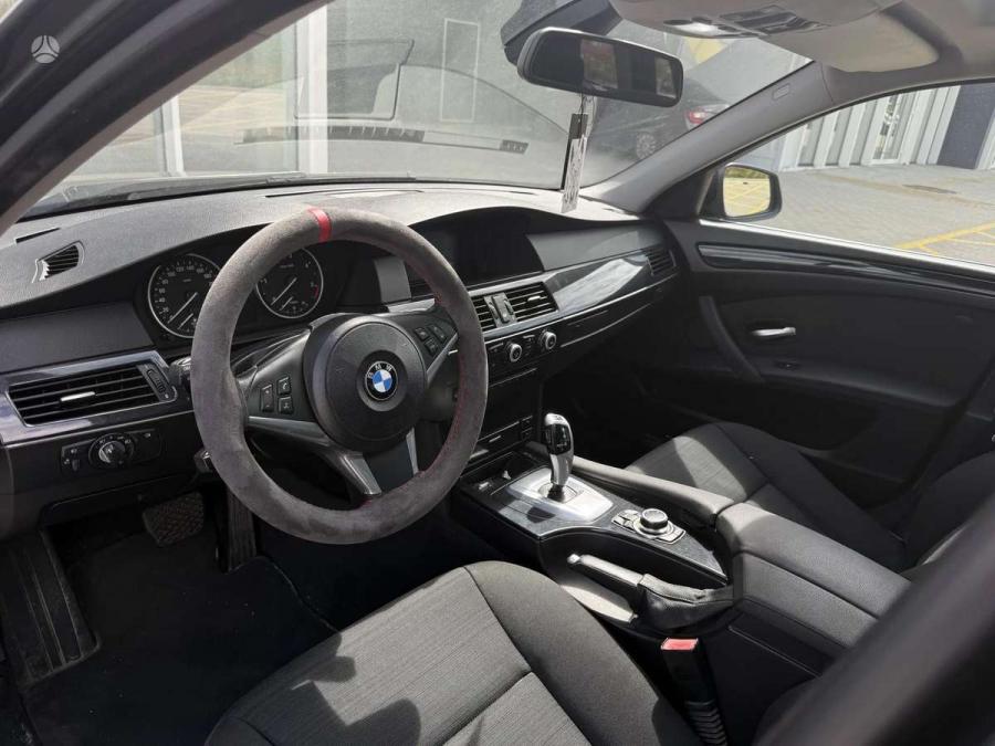 Black BMW 520 2010 in Vilnius, with an engine capacity of 2.00 L and mileage of 309 thousand km for 3800 €, photo 7 on AUTOMOTO.COM.LV