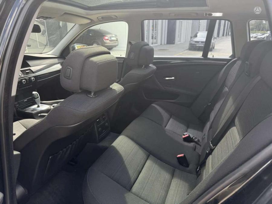 Black BMW 520 2010 in Vilnius, with an engine capacity of 2.00 L and mileage of 309 thousand km for 3800 €, photo 10 on AUTOMOTO.COM.LV