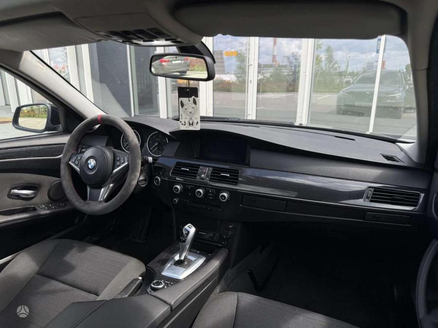 Black BMW 520 2010 in Vilnius, with an engine capacity of 2.00 L and mileage of 309 thousand km for 3800 €, photo 12 on AUTOMOTO.COM.LV