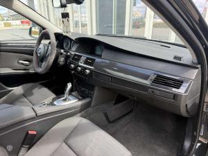 Black BMW 520 2010 in Vilnius, with an engine capacity of 2.00 L and mileage of 309 thousand km for 3800 €, photo 13 on AUTOMOTO.COM.LV
