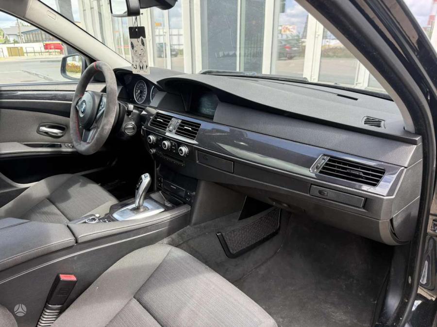 Black BMW 520 2010 in Vilnius, with an engine capacity of 2.00 L and mileage of 309 thousand km for 3800 €, photo 13 on AUTOMOTO.COM.LV