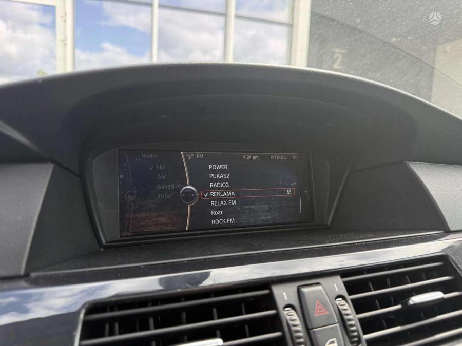 Black BMW 520 2010 in Vilnius, with an engine capacity of 2.00 L and mileage of 309 thousand km for 3800 €, photo 14 on AUTOMOTO.COM.LV