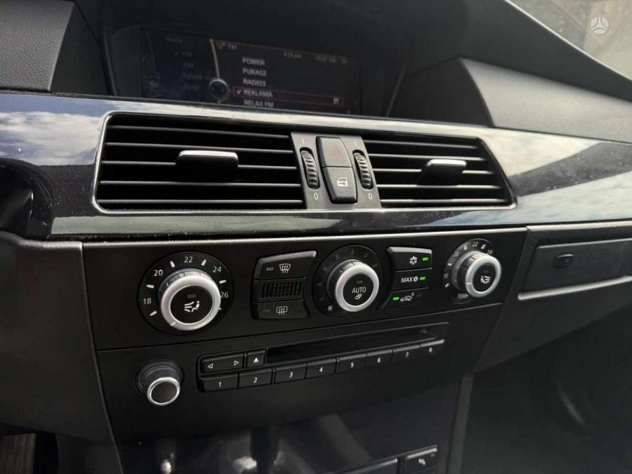 Black BMW 520 2010 in Vilnius, with an engine capacity of 2.00 L and mileage of 309 thousand km for 3800 €, photo 15 on AUTOMOTO.COM.LV