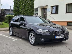 Melns BMW 520 2010 Kretinga, ar dzinēja tilpumu 2.00 L un nobraukumu 332 tūkst. km par 6800 €, foto  vietnē AUTOMOTO.COM.LV
